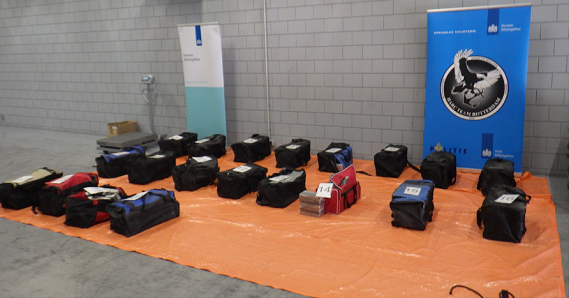 Opnieuw grote drugsvangst in Rotterdamse haven: 500 kilo cocaïne | WNL