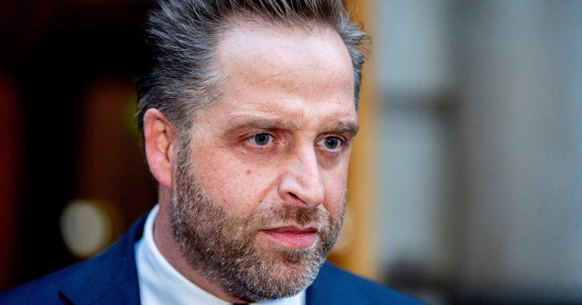 De Jonge in debat over mondkapjesdeal, is dit het einde van de minister ...