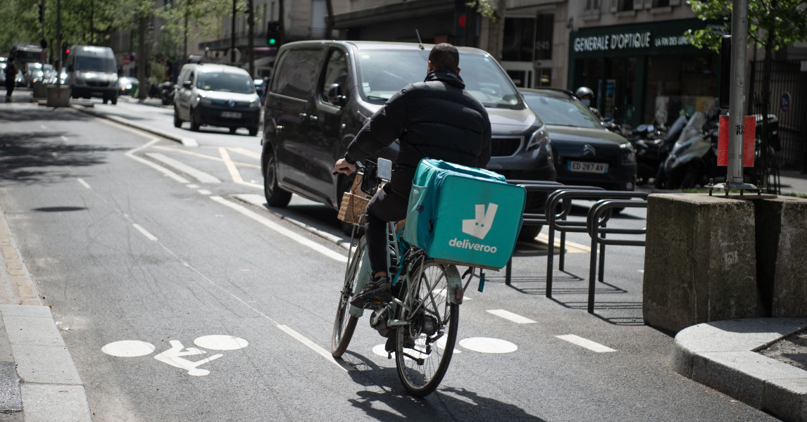 Hoge Raad: bezorgers Deliveroo zijn werknemer | WNL