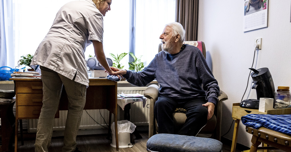 Roep om personeel in de zorg is groter dan ooit | WNL