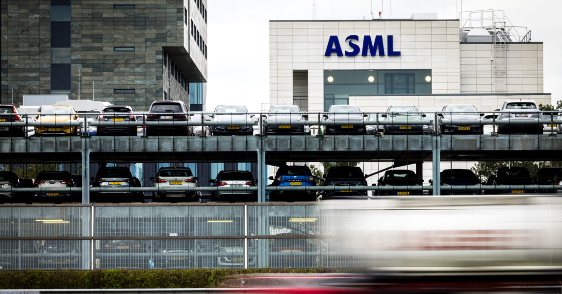 ASML wil graag in regio Eindhoven groeien, maar heeft een plan B | WNL
