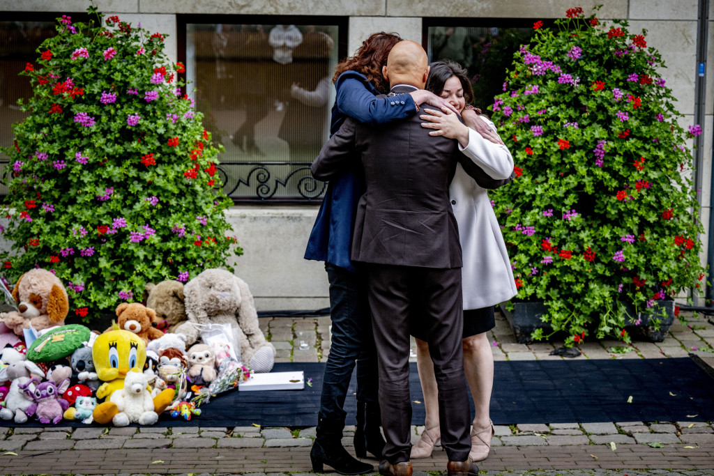 Woning pleegouders Vlaardingen afgesloten met metalen platen | WNL