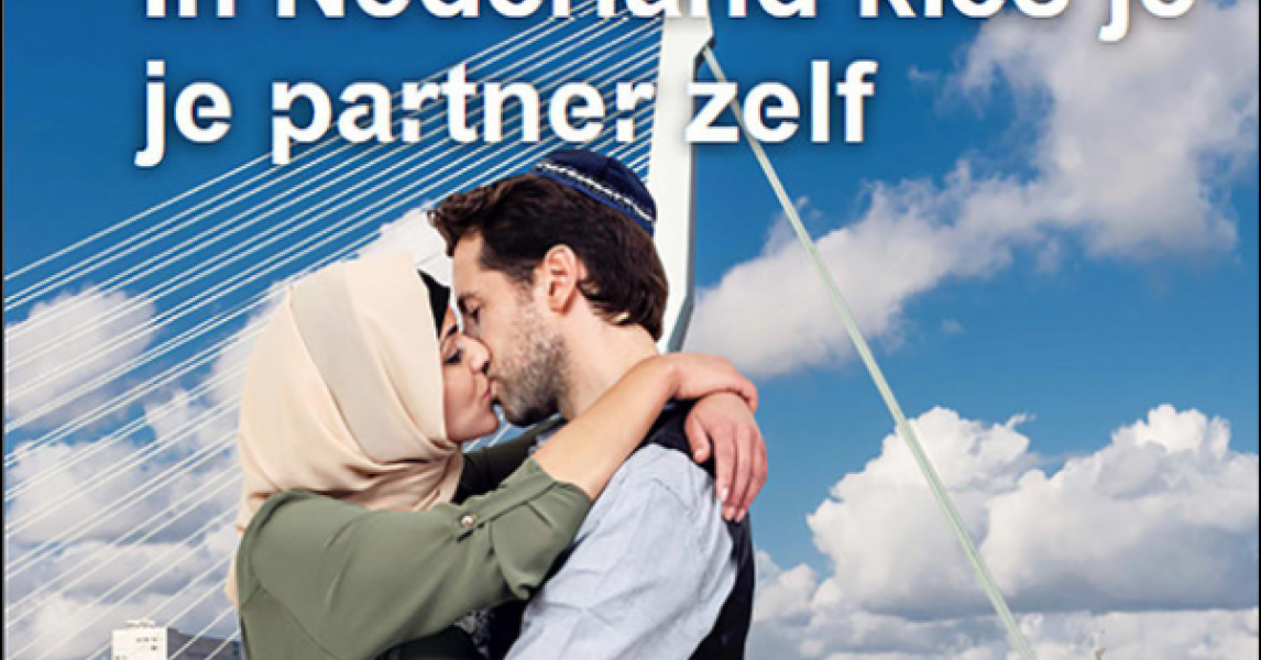 Deskundige: poster zoende moslim en jood werkt averechts | WNL