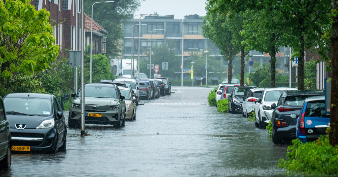 Onstuimig weer rond jaarwisseling met kans op zware windstoten en regen | WNL
