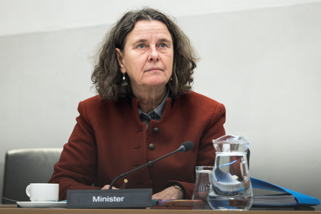 Kabinet akkoord met eerste asielwetten van minister Faber | WNL