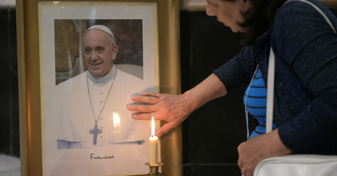 Zieke paus Franciscus leeft nog, maar nu al speculaties over opvolging ...