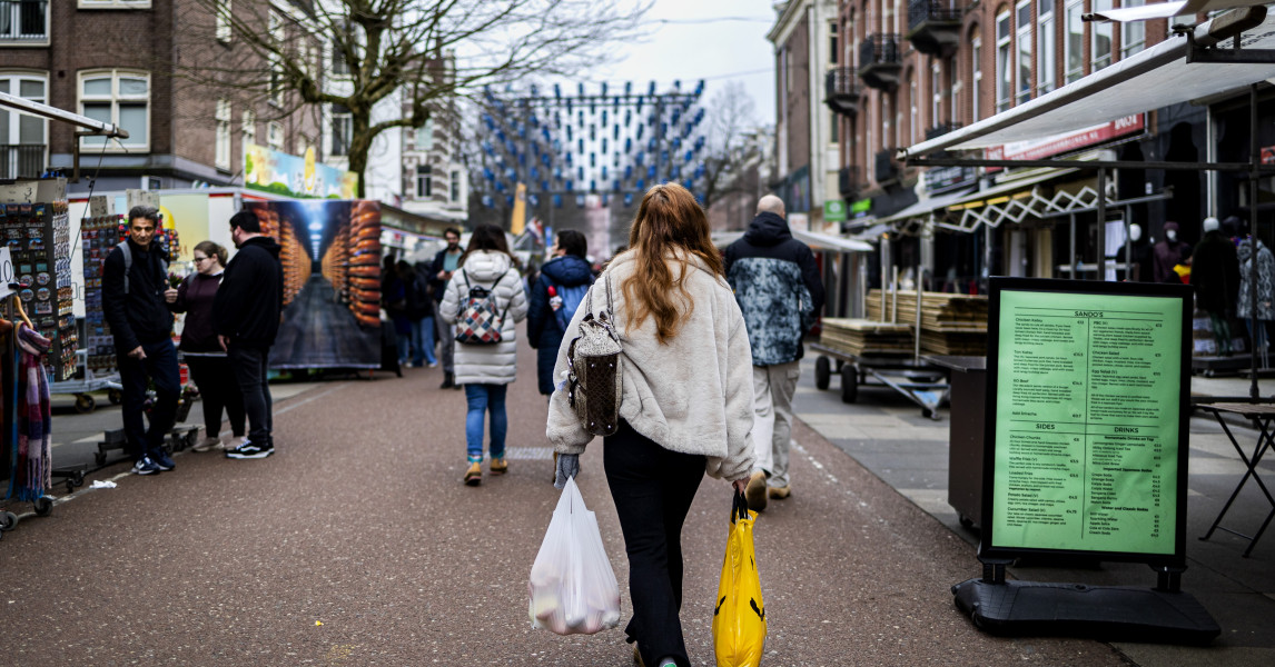 Gros van de Nederlanders ging er financieel helemaal niet op achteruit, zegt het CPB: 'We praten ...