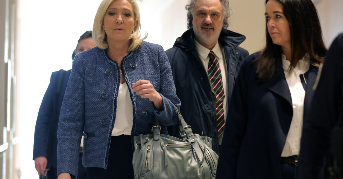 Marine Le Pen uitgesloten van Franse presidentsverkiezingen wegens verduisteren EU-geld en ...