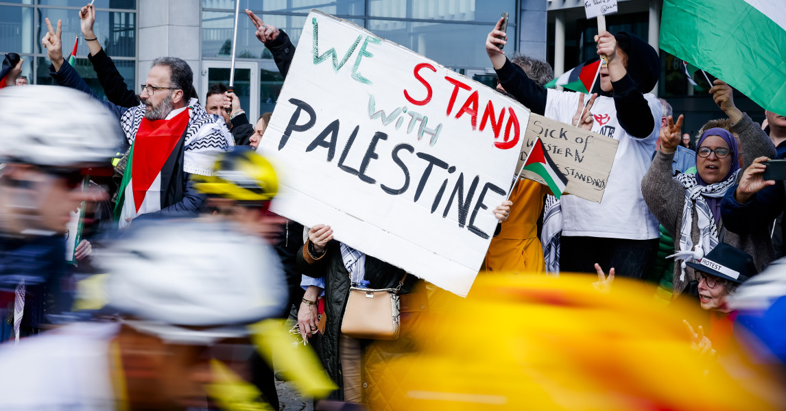 Meerdere aanhoudingen na pro-Palestijnse demonstratie Rotterdam | WNL