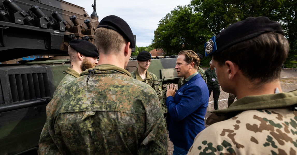 'De jonge generatie staat op': Defensie kan aanmeldingen nauwelijks ...