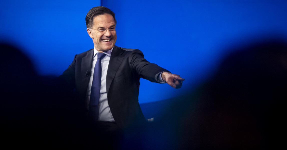 Mark Rutte als een vis in het water op NAVO-top: 'Bij een hoop mensen ...