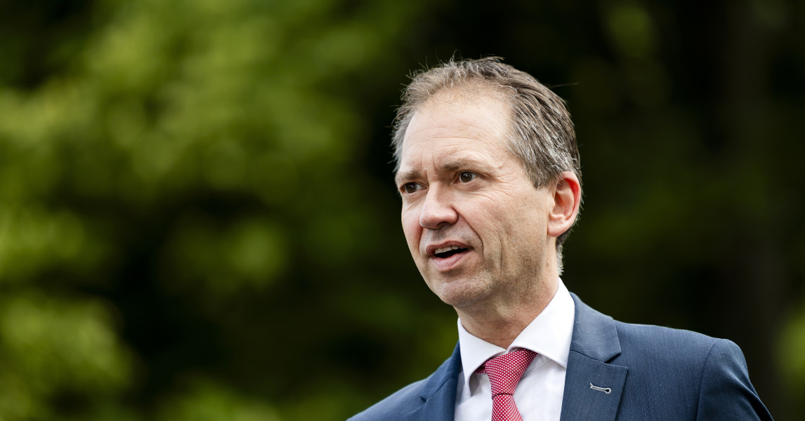 NSC-lijsttrekker Van Hijum noemt VVD-programma 'asociaal' | WNL