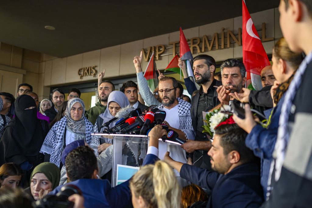 Israël zet 137 Flotilla-activisten uit naar Turkije | WNL