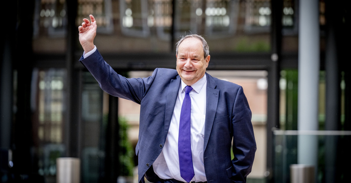 Vijlbrief wil in de zomer sociaal akkoord 'door het midden' | WNL