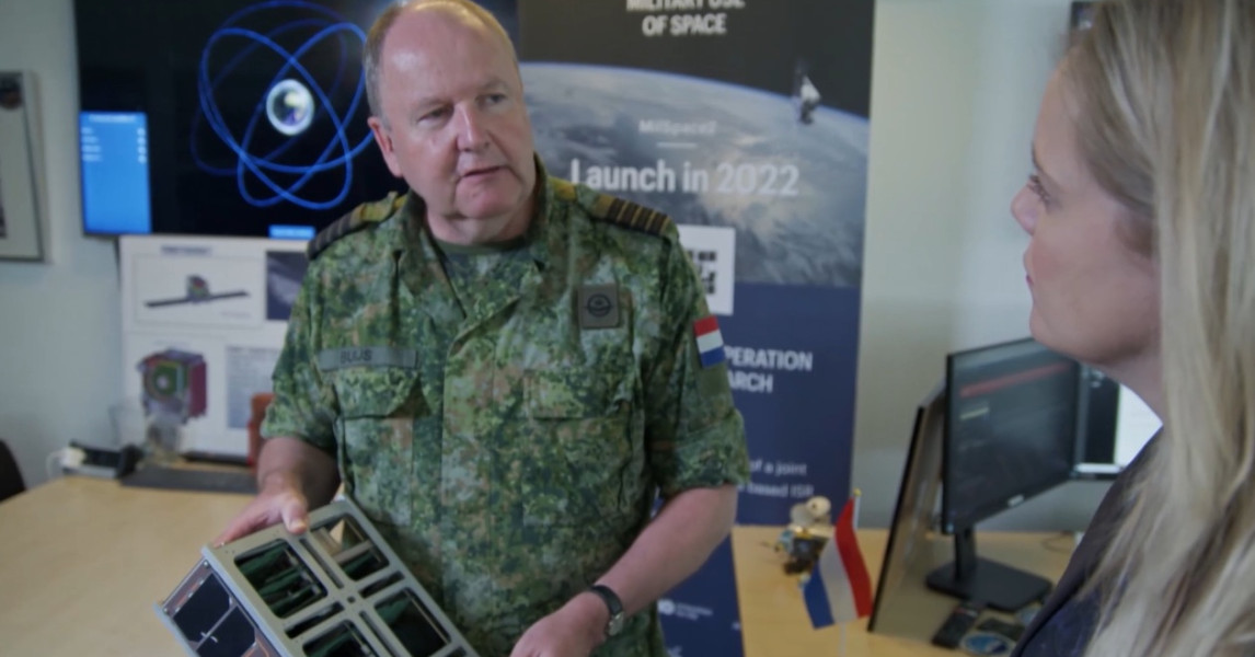 Defensie houdt oorlogsschepen en tanks in de gaten vanuit de ruimte ...